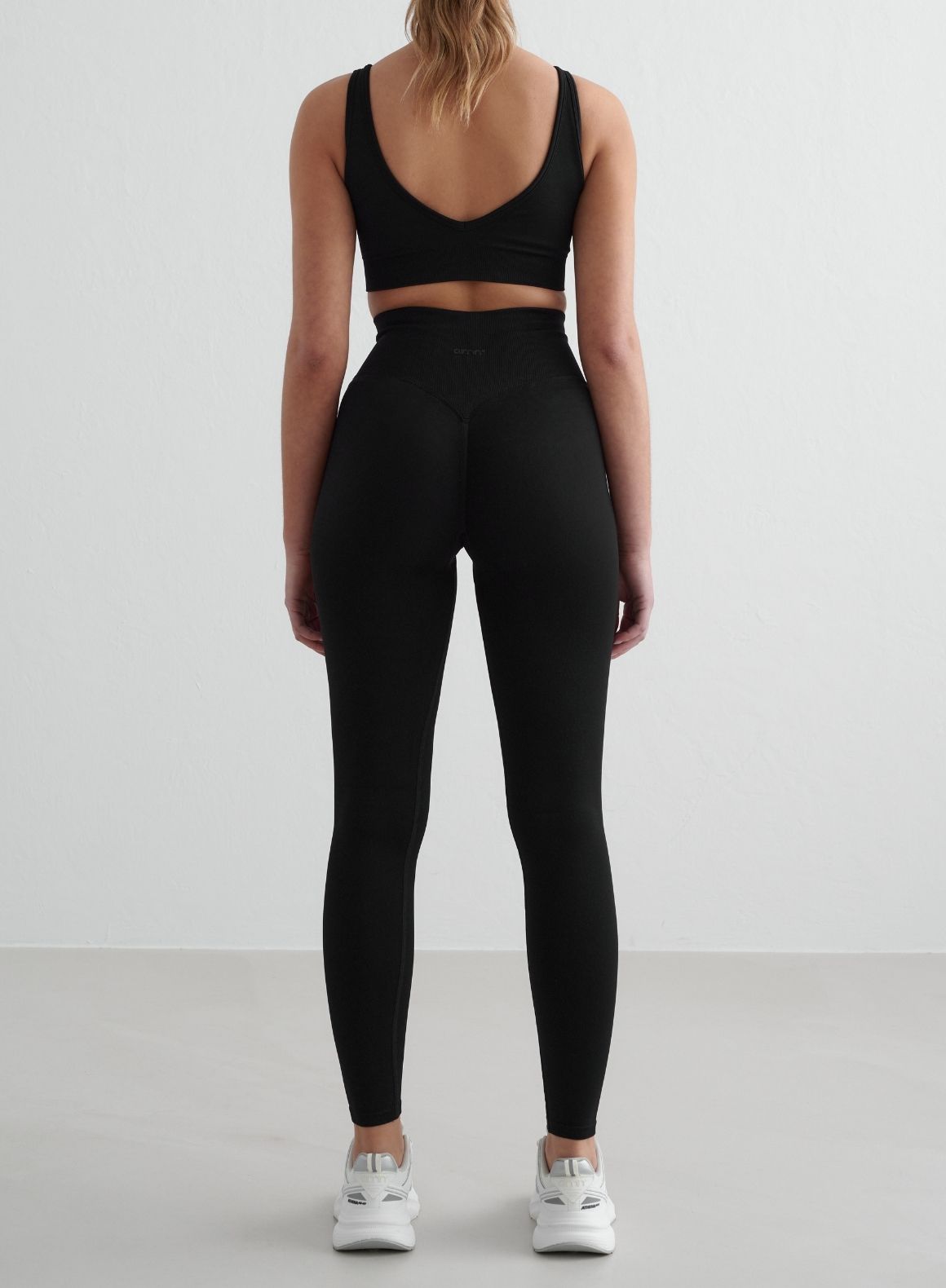 Black Shape Seamless Tights – AIMN NZ